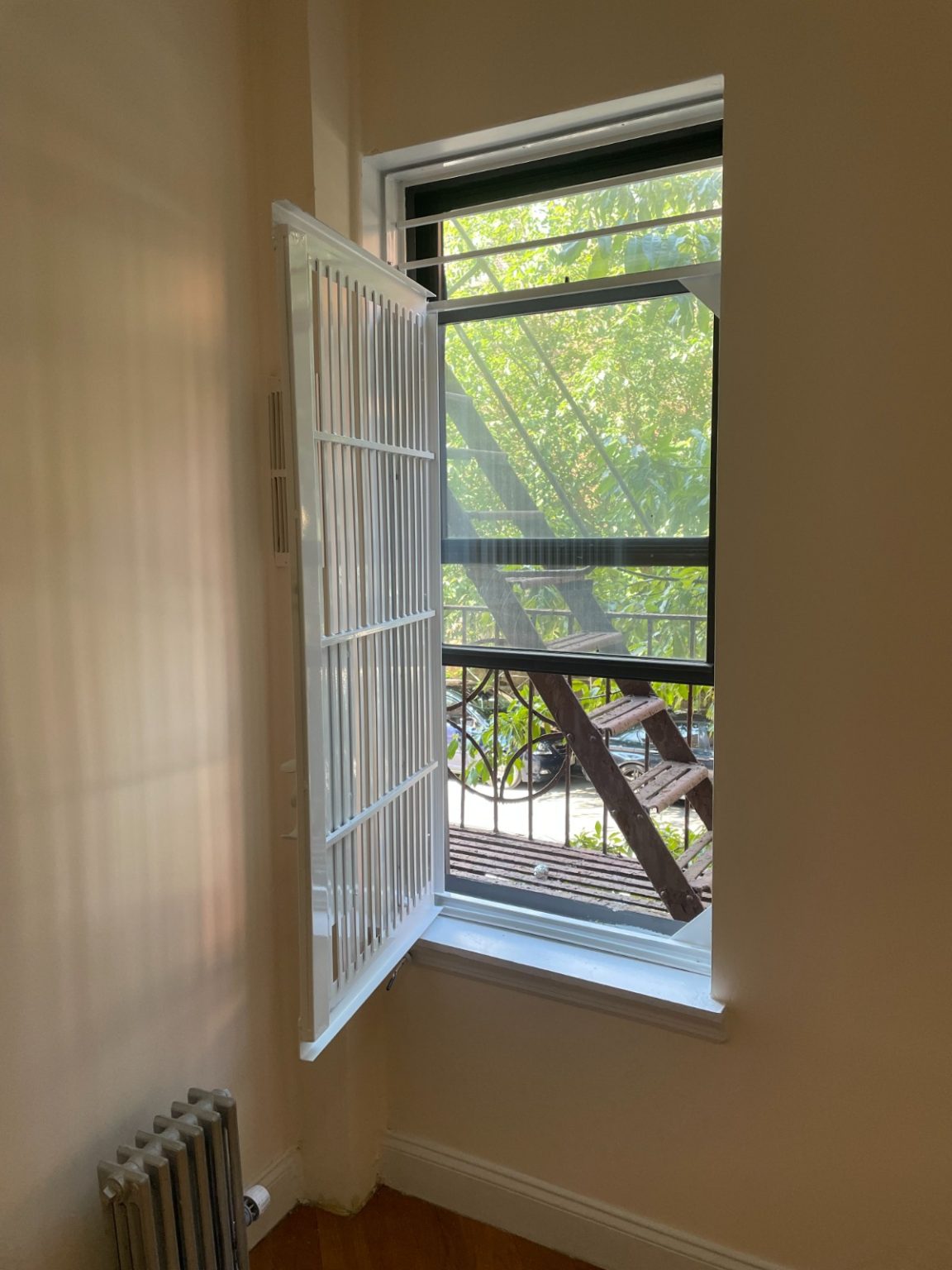 NYC Fire Escape Window Gate for Apartments (917) 540-2986 Call us